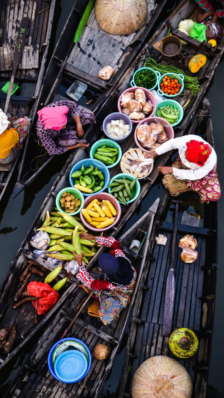 6 must-visit floating markets around the world