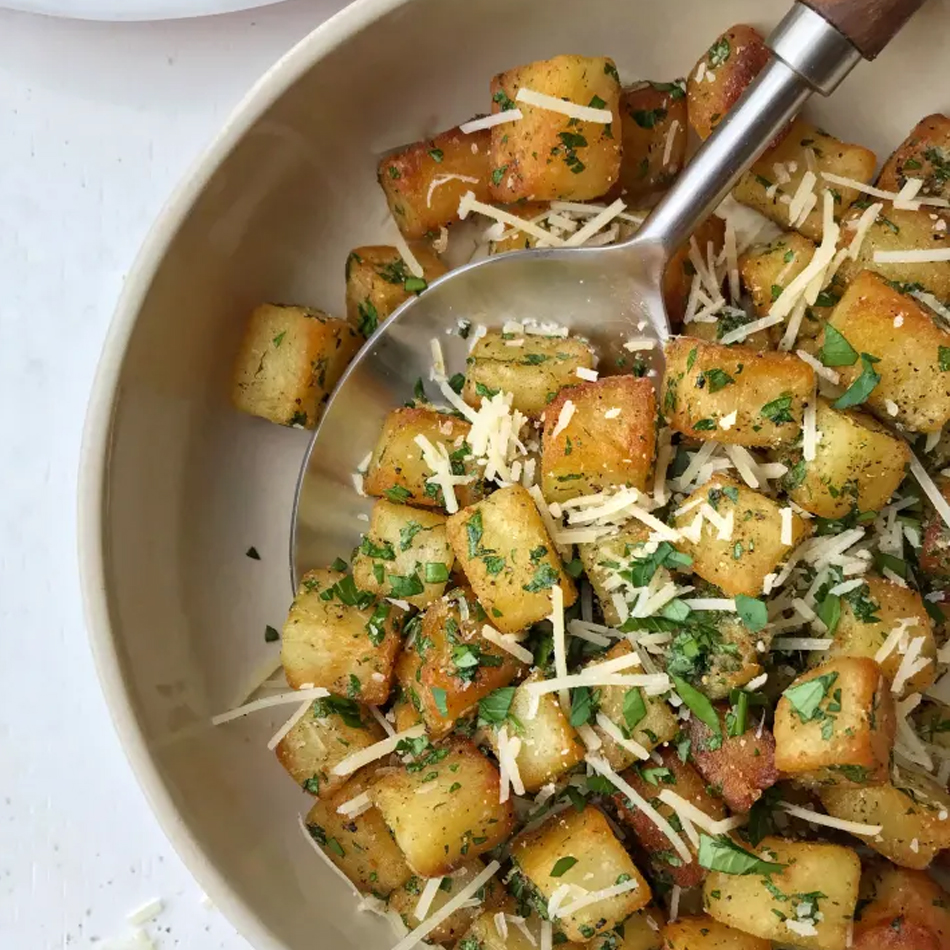 How to Make Crispy Garlic Potatoes with Parsley